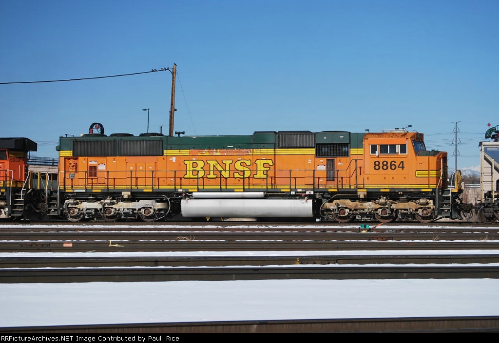 BNSF 8864